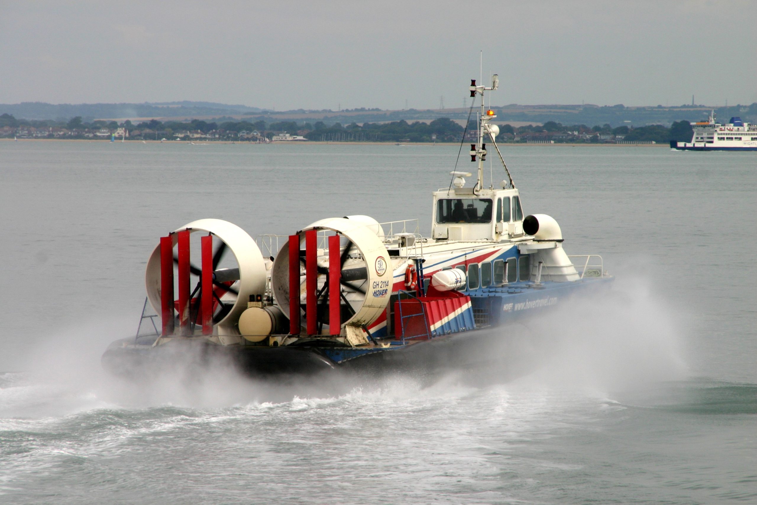 Details Of Hovercrafts: The Amphibious Vehicle