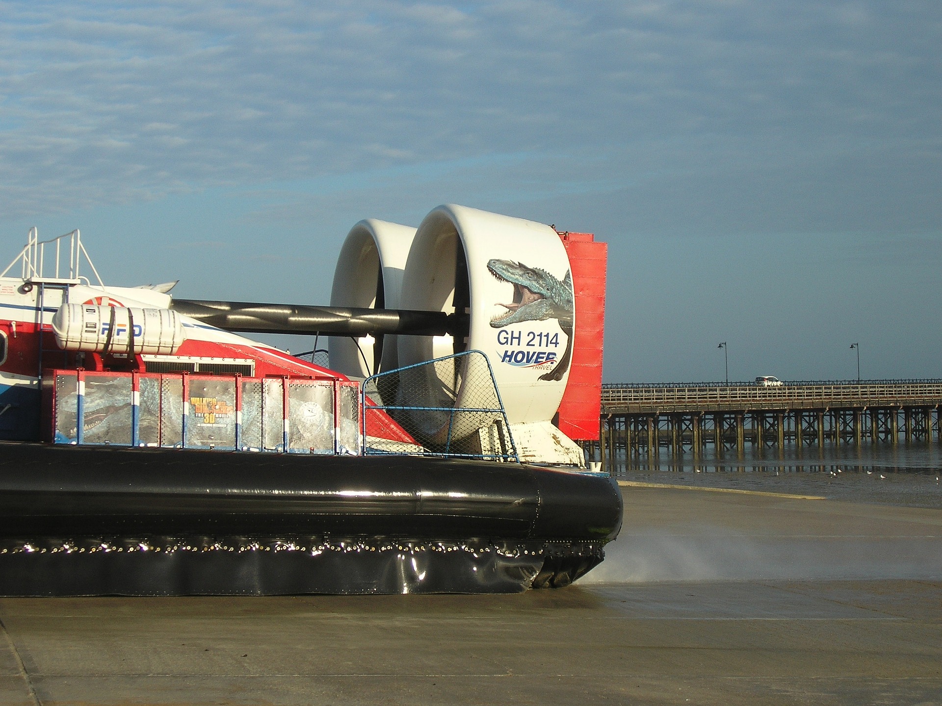 DETAILS OF HOVERCRAFTS: THE AMPHIBIOUS VEHICLE - ENGINEERING ALL ...
